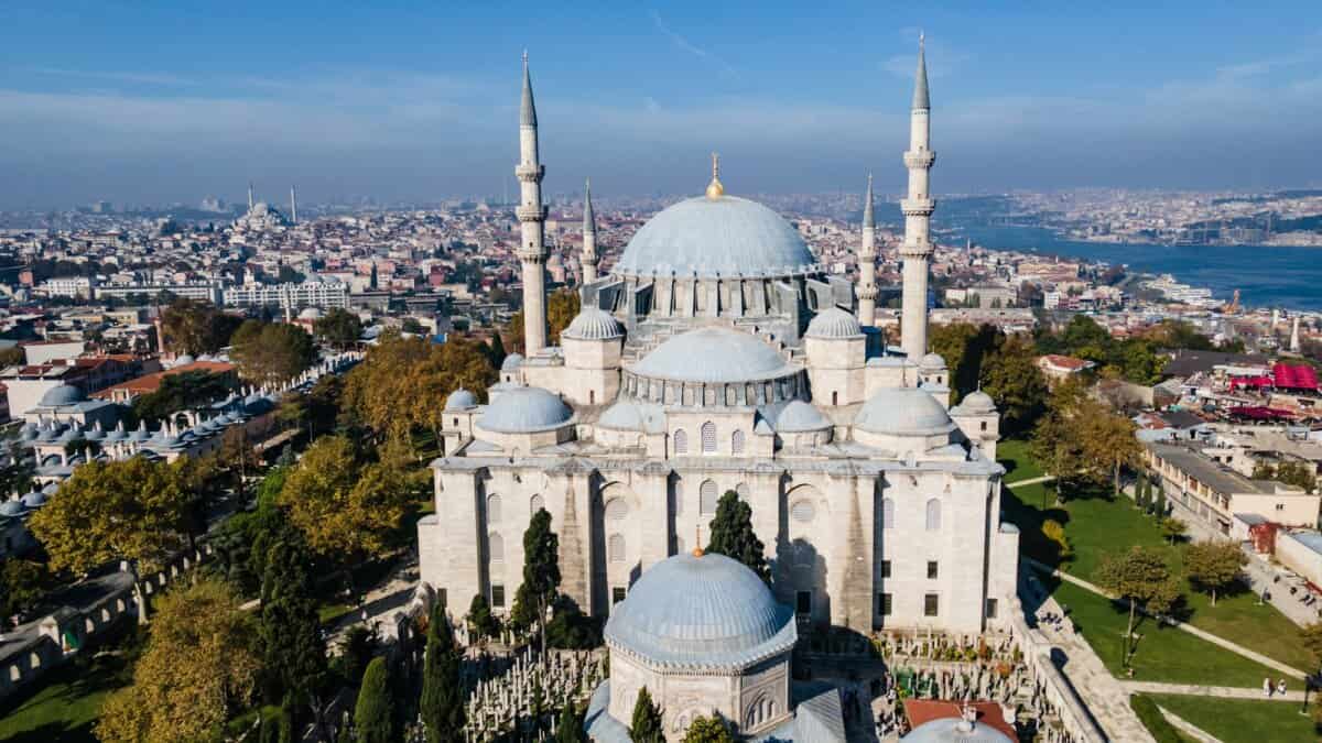 Süleymaniye Mosque: A Majestic Gem of Istanbul's Architectural Heritage ...
